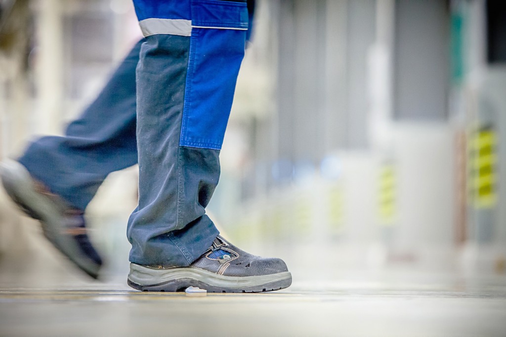 Workplace Foot Injury: What Protection Do You Need? | The MMOB